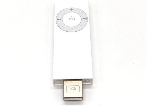 iPod Shuffle 1st generation (2005) - Full information | iGotOffer